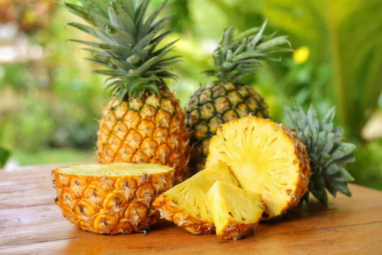 15 Different Types Of Pineapples (With Images)